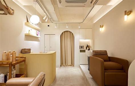 화이트and우드톤 따뜻한 분위기의 10평 작은 미용실 인테리어 비용 Salon Interior Salon Interior Design Interior
