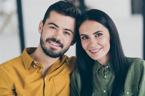 Pareja Joven En Casa Foto Premium
