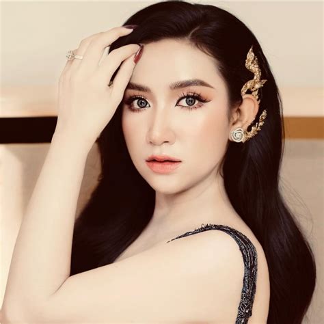 ទឹកចិត្ត នាក់ជិតខាងខ្ញុំ 🙏 ពេលមិនស្រួលខ្លួន បានដឹងថា នាក់ជិតខាង សំខាន់ ដាំបាយហើយ ក្អួត ចាក់តូង