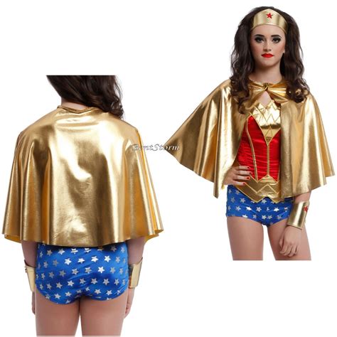 Capa De Heroe Clipart Woman With Superhero Cape Vector Art At