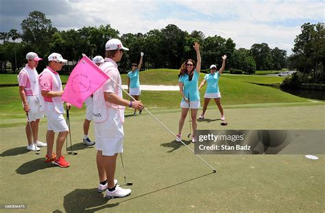 Lori Points Wife Of D A Points Celebrates Her Birdies Putt With News Photo Getty Images
