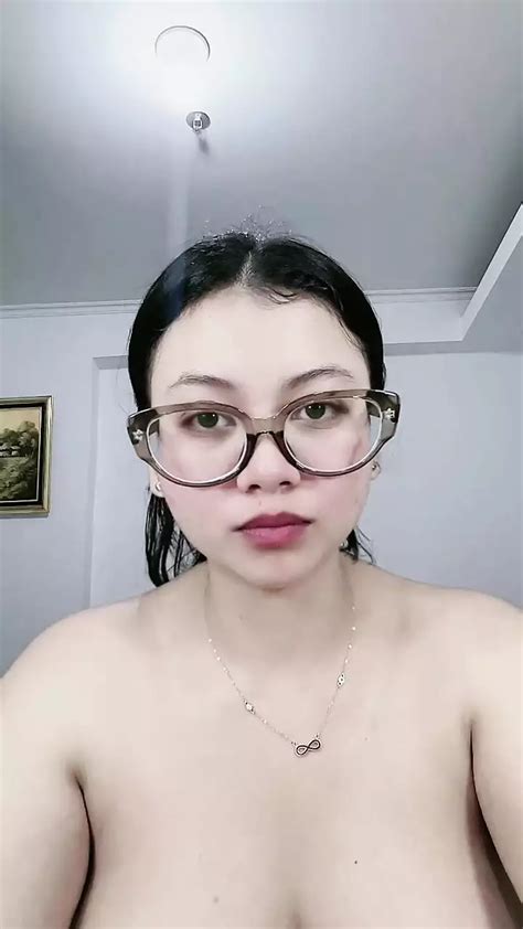 美丽的大学生抚摸圆 Xhamster