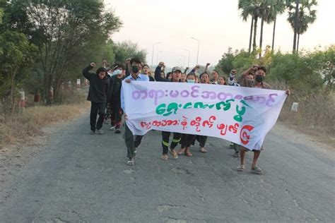မုံရွာ ပုသိမ် လမ်းပိုင်းပေါ် ရွာပေါင်းစုံ သပိတ် အင်အားစုများ စစ်အာဏာရှင
