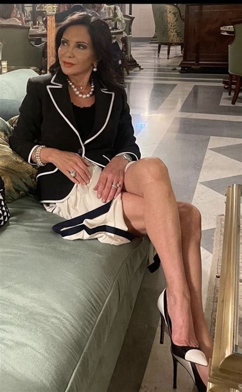 Pin By Na On Oil Beautiful Aged Women Stylish Older Women Women