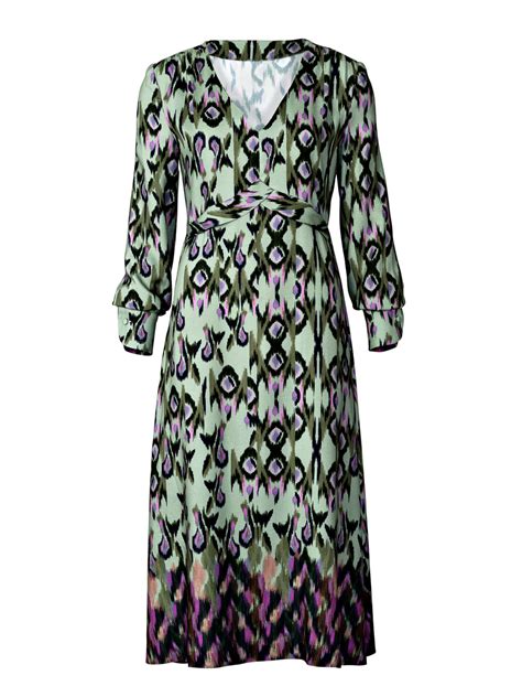 Викрійка Сукня приталеного крою з V подібним вирізом купити викрійки пошиття і моделі Burdastyle