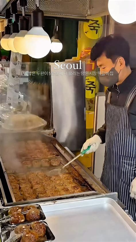 자갈위에 고기를 구워주는 홍대의 30년 노포 고기집 일반 불판이 아닌 자갈 위에 고기를 구워먹는 컨셉 확실한 집 홍대 골목에서 30년 가까이 영업중인 오랜 노포라고 하는데