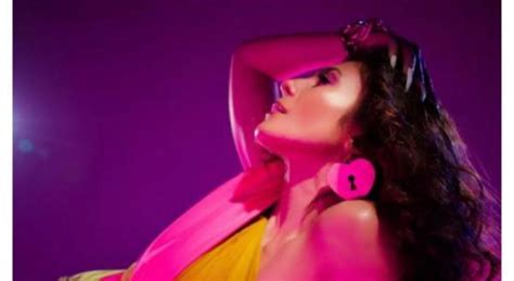 Potret Seksi Wulan Guritno Bikin Netizen Heboh