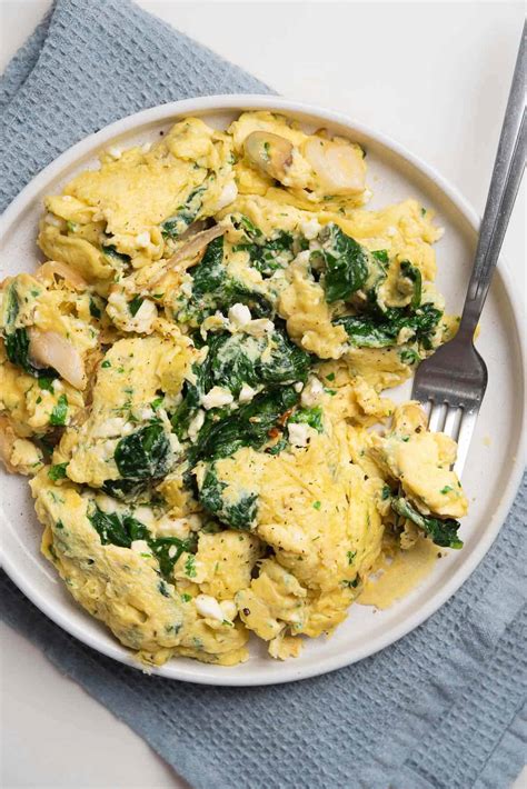 Scrambled Eggs With Cheese And Spinach