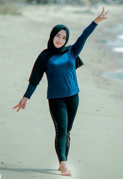 Pin di C Gadis berhijab | Wanita bergaya, Perempuan, Wanita