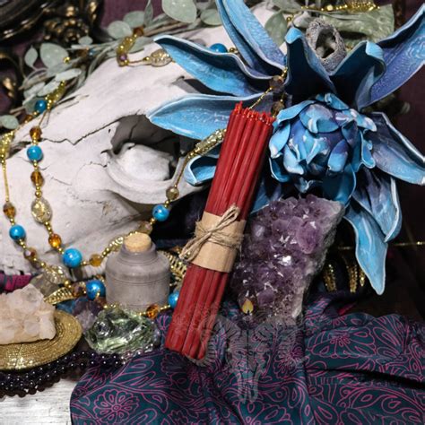 Купить Красные тонкие свечи восковые по цене 24 ₽ в интернет магазине Черная свеча