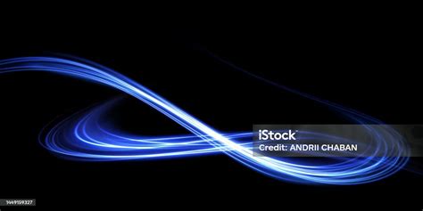파란색으로 움직임과 속도의 추상적 인 조명 라인 가벼운 일상의 빛나는 효과 반원형 파동 가벼운 트레일 곡선 소용돌이 자동차 헤드 라이트 백열 광섬유 Png 곡선에 대한 스톡