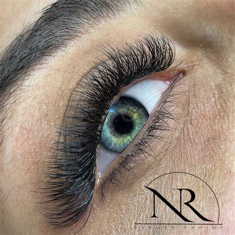 نگین رحیمی آکادمی مژه در کرج نگین رحیمی اکستنشن مژه در کرج آموزش