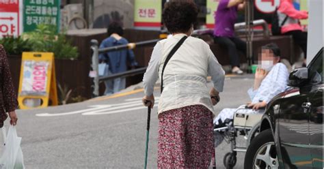 일터 나간 노인 많지만 제일 가난‘빈곤율 40 넘는 유일한 나라는