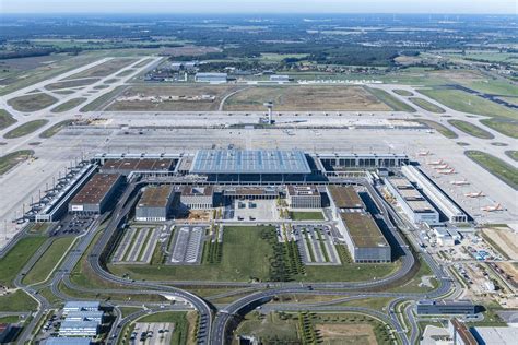 Lotnisko Berlin Brandenburg Otwarte Osiem Lat Później Ale Nowe Lotnisko Już Działa Zobacz
