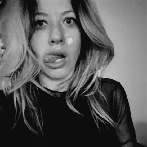 Kari Warrell Karisweetheart • Threads Say More