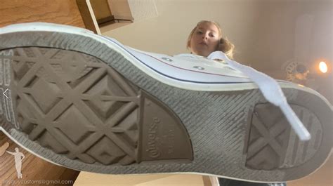 Tiny Guys Foot Fetish And Fantasies Zaurus Shrunken Barefoot And Sneaker Tease