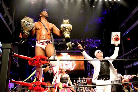 Photos of Honor - Best In The World - Cageside Seats