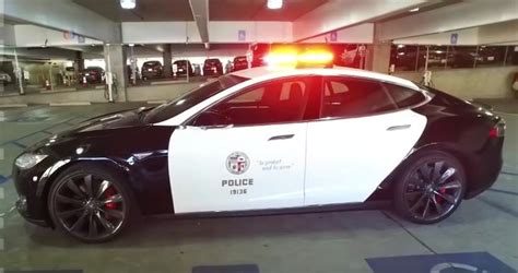 Полицейский электромобиль Tesla в Лос-Анджелесе