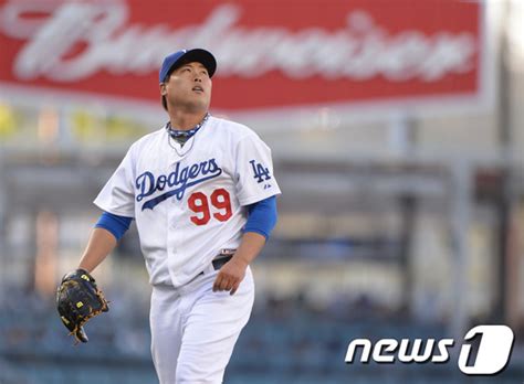 류현진 북 치고 장구 치며 4연승 7승 눈앞 뉴스1