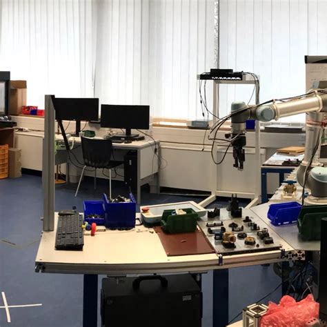 Object Detection Using Sim2real Domain Randomization For Robotic Applications Autonóm