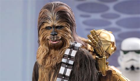 Hot Toys Chewbacca With Disassembled C 3PO Star Wars The Empire Strikes Back Sixth Scale