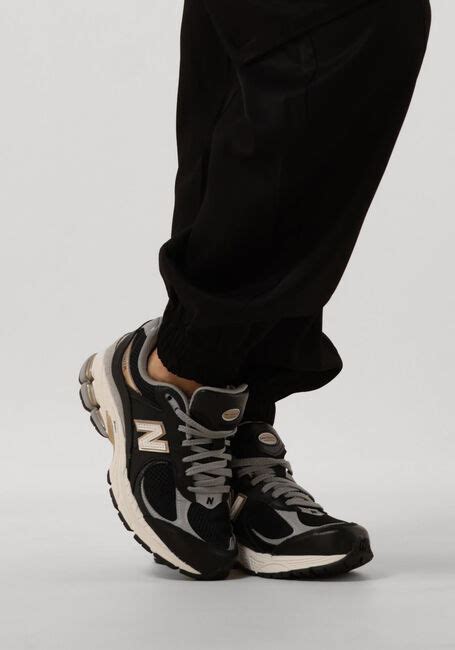Zwarte New Balance Lage Sneakers M2002 D Omoda