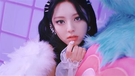 Itzy Loco Whos Who K Pop Database