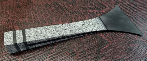 Heavyweight Bachis Hrafn Guitars