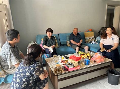 《上海科技报》暑期来“串门儿”，华理把关爱学生做到“家”
