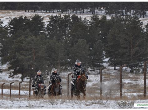 Зам тээврийн осолд орсон байсан иргэдийг хилчид олж амь насыг нь авран хамгаалжээ Isee Mn