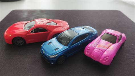 Названы самые необычные цвета авто на рынке РФ ТАРАНТАС НЬЮС