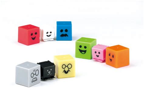 2007 Kaku Kazoku ハコロボ Weird Magnetic Cube Toys ของเล่นแม่เหล็ก น่ารัก