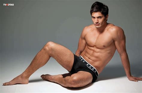 Daniel Elbittars Feet