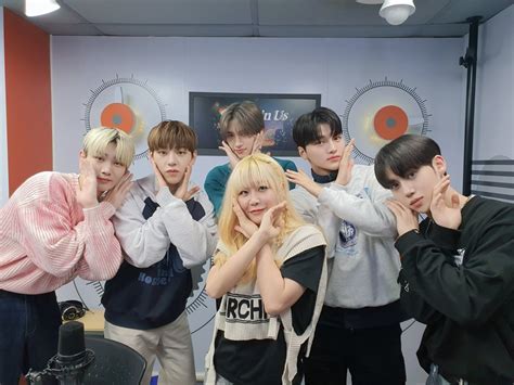 Rnus On Twitter 👨‍💻janet View📹 라디온어스에 드디어 기다리고 기다리던 짱리핀 등장💚 자체발광 아기왕자님들 덕에 스튜디오가 반짝반짝 ️