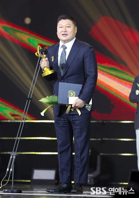 [e포토] 2020 대중문화예술상 대통령 표창 수상 강호동