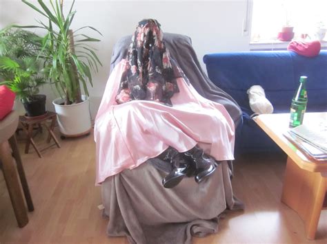 Hausfrau Gabriele Kleid Kleider Frau Tragen