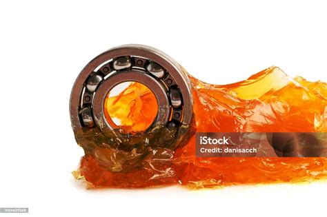 그리스가 있는 스테인리스 볼 베어링 클리핑 경로가 있는 흰색 배경에 격리된 자동차 및 산업용 리튬 기계 윤활 0명에 대한 스톡 사진 및 기타 이미지 Istock