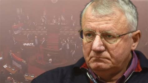 Oglasio Se ŠeŠelj Labuđi Pev Prozapadne Opozicije