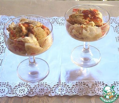 Фисташковое мороженое с клубничным пюре – кулинарный рецепт