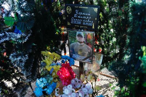 Лісовий цвинтар Київ листопад 2022 — Могили бійців ЗСУ, Свободи та ...