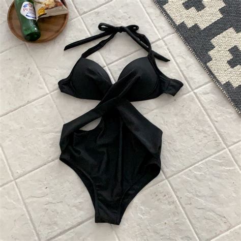 허리잘록핏착시 블랙 꼬임 홀터 트임 모노키니 수영복