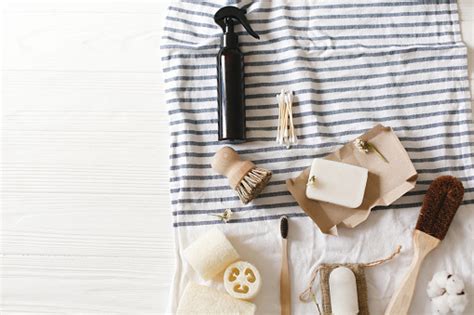 제로 폐기물 개념 플라스틱 무료 상품의 평평 하다 자연 Luffa 대나무 칫 솔 브러쉬 코코넛 비누 수 제 세제와 수건 에코 화장실 요점에 크리스탈 탈취 제 0에 대한 스톡