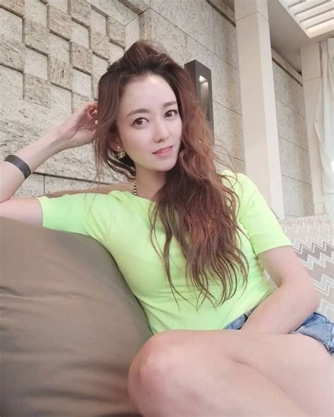 가정에 충실한 남자를 원해결혼 3년 만에 이혼한 여배우 일상룩 대본은 내운명