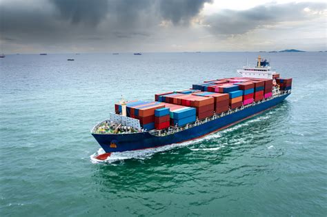 태평양 전역과 전 세계의 딜러와 소비자에게 수출 수산물을 수입하는 컨테이너 선 기업 및 산업 해상 화물 운송 0명에 대한 스톡 사진 및 기타 이미지 Istock