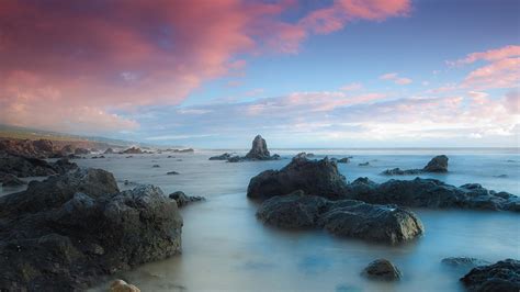 Морской берег со скалами в воде · 1920x1080 Full Hd бесплатная фотография от Bradeya картинки