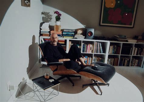 Oprah Shamed James Frey Hes Back Anyway The New York Times