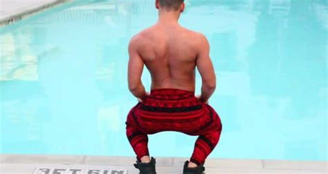 Guy Twerk In Every Room Of His Apartment Videos Metatube