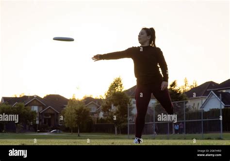 Ultimate Frisbee Female Hi Res Stock Photography And Images Alamy