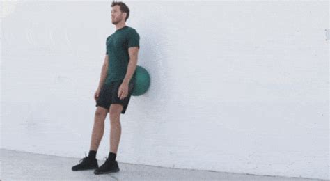 벽 앞에서 스쿼트를 하면 벌어지는 놀라운 일 알아두면 평생 써먹는 최고의 하체 운동