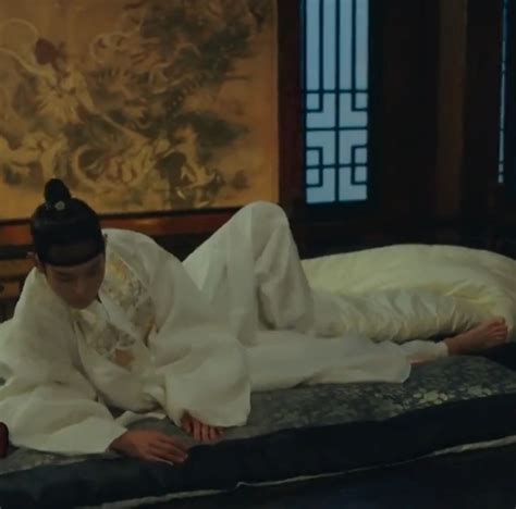 Young Dae Kims Feet